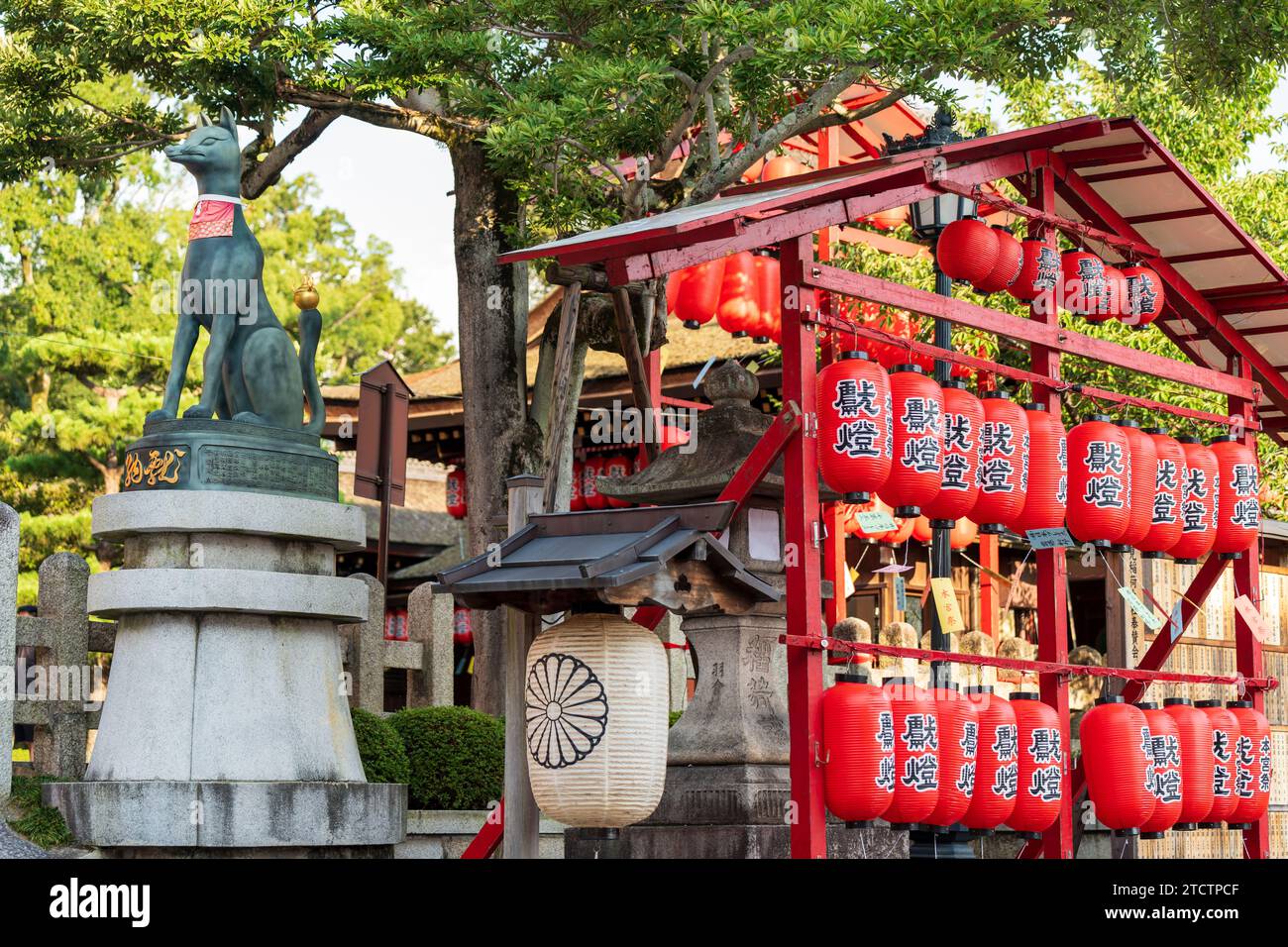 Kyoto, Japan Fox statue with Japanese traditional red lanterns at ...