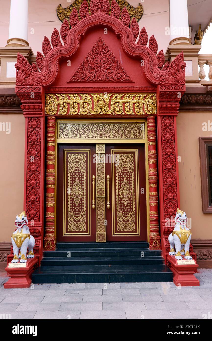 Tuol Sangkae Pagoda. Door decorated with Khmer motifs. Architecture ...