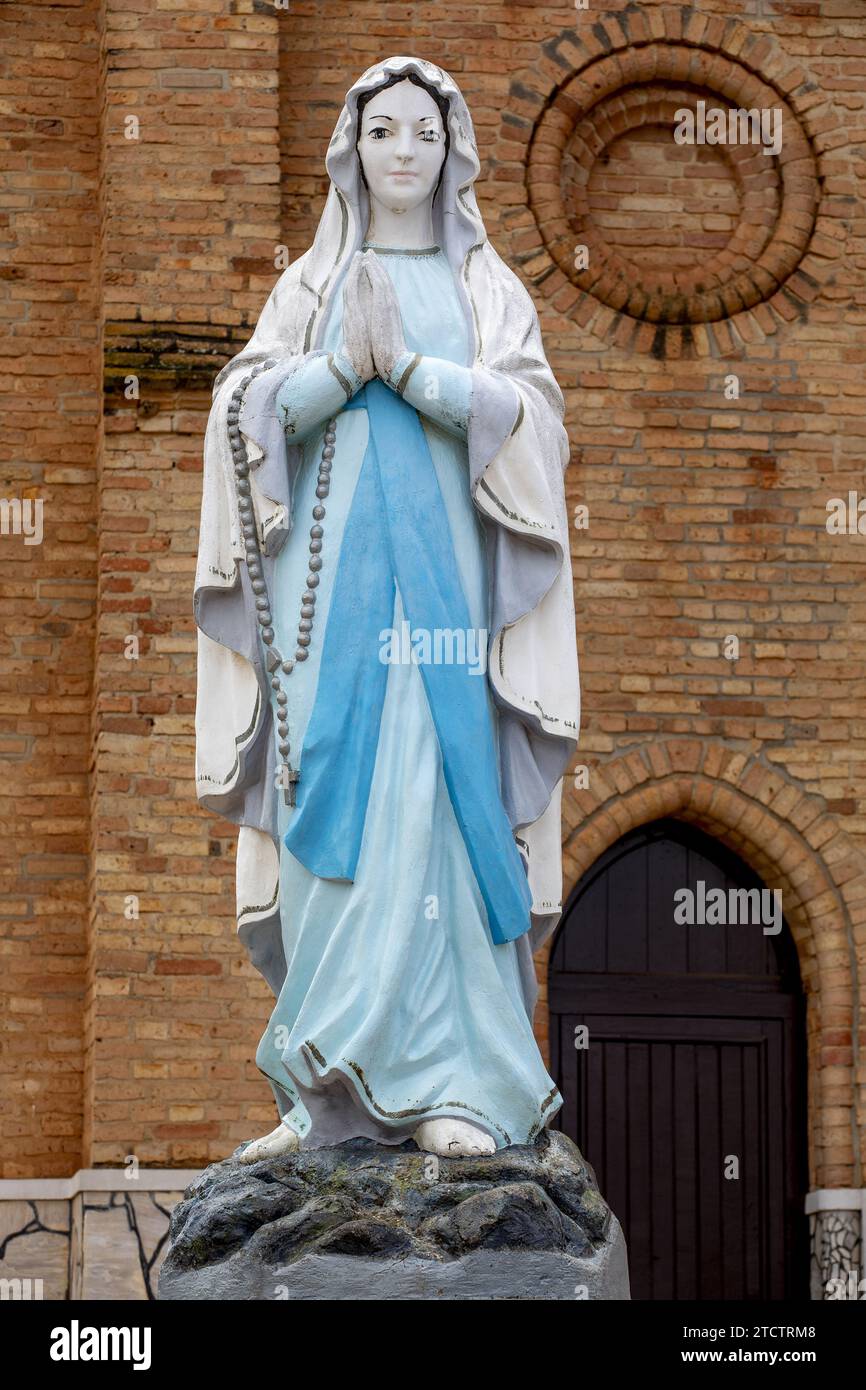 Virgin Mary statue outside the cathedral basilica of Our Lady, Kabgayi ...