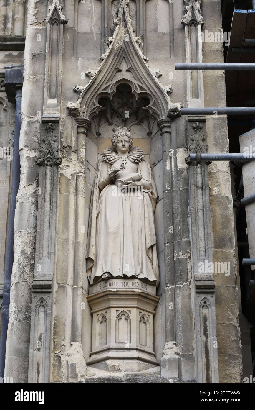 Queen elizabeth i statue hi-res stock photography and images - Alamy