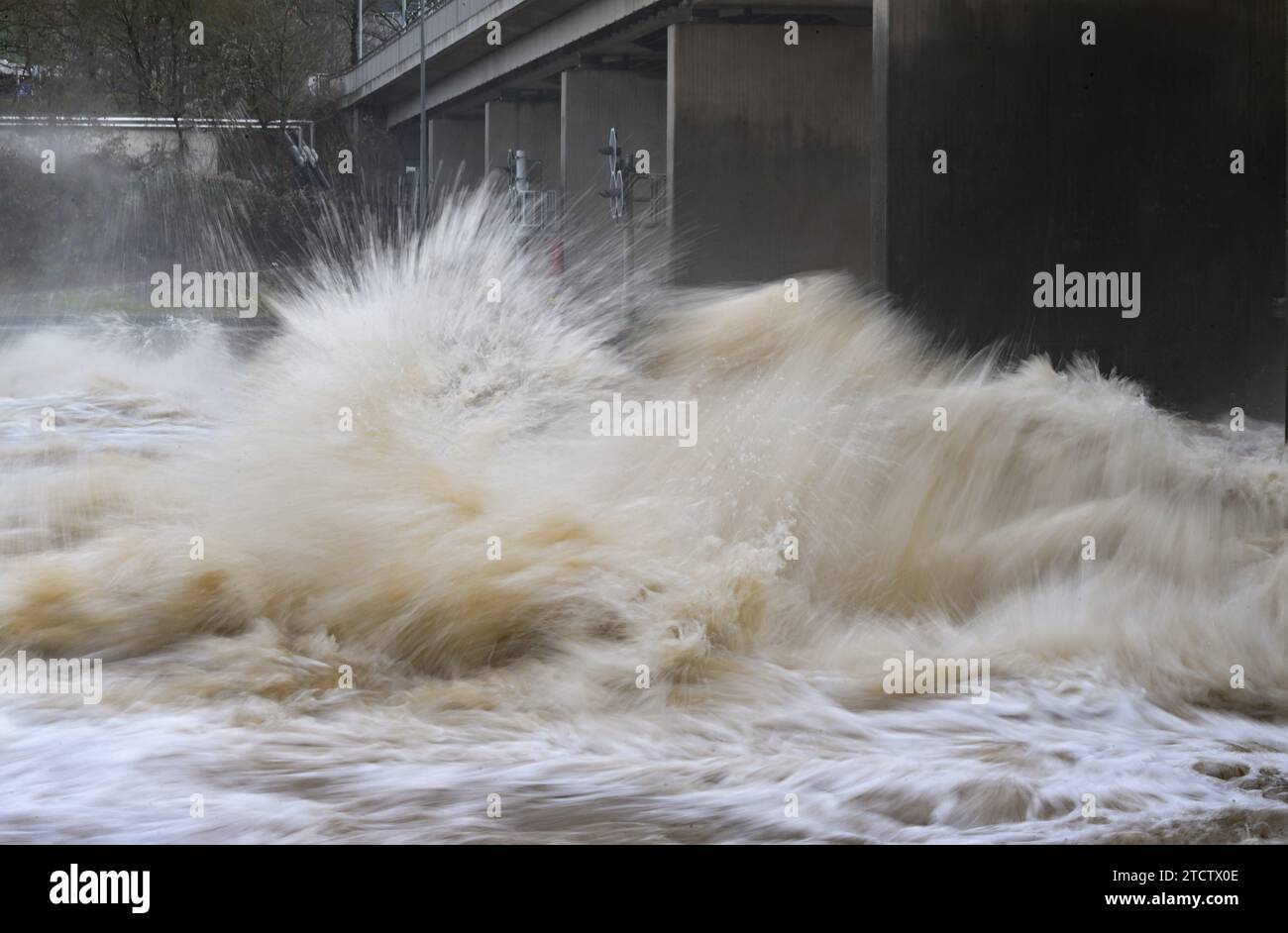 Stuttgart, Germany. 14th Dec, 2023. Water masses form high waves at a ...