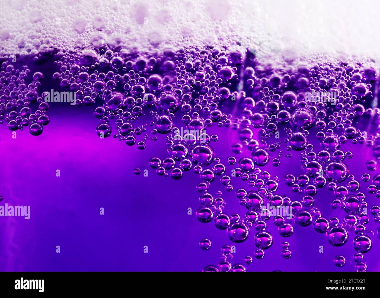 Bubbles drop beer drunk backdrop hi-res stock photography and images ...
