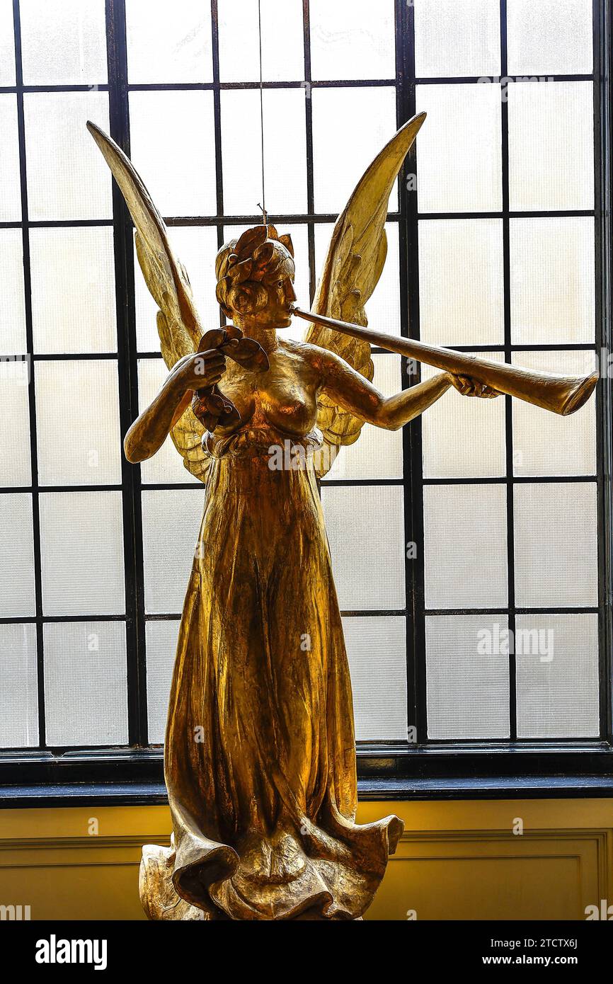 Statue angel blowing trumpet hi-res stock photography and images - Alamy