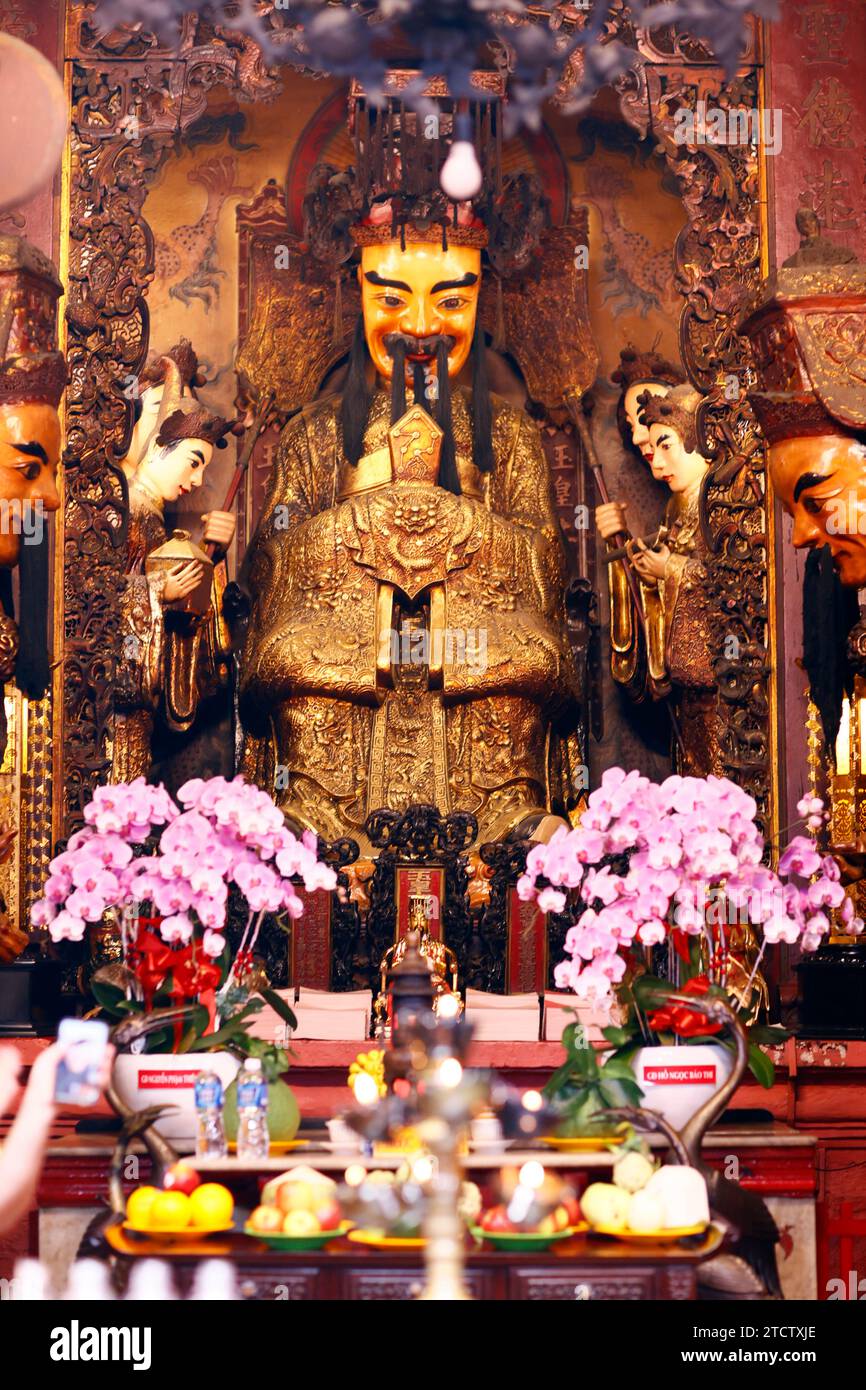 Emperor Jade Pagoda (Chua Ngoc Hoang or Phuoc Hai Tu). Taoist temple ...