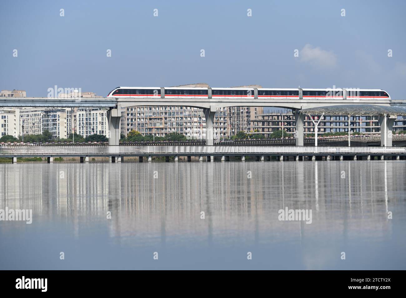 (231214) -- WUHU, Dec. 14, 2023 (Xinhua) -- A monorail train runs above ...