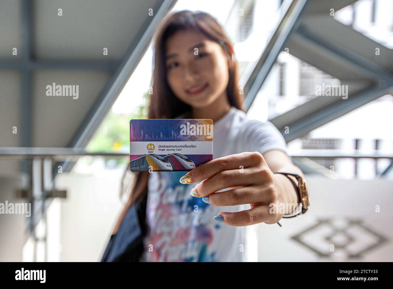 (231214) -- BANGKOK, Dec. 14, 2023 (Xinhua) -- A Chinese passenger ...