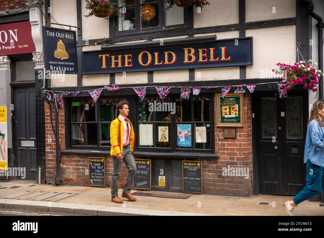 UK, England, Oxfordshire, Henley on Thames, Bell Street, Old Bell Inn ...