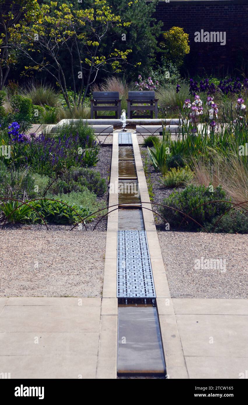 Victorian water feature hi-res stock photography and images - Alamy