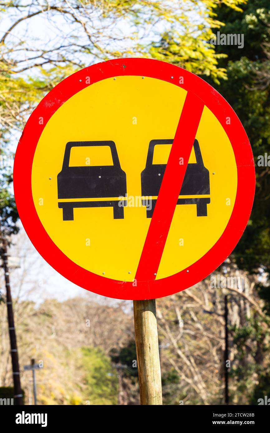 Road sign on pole with one vehicle instruction route illustration in ...