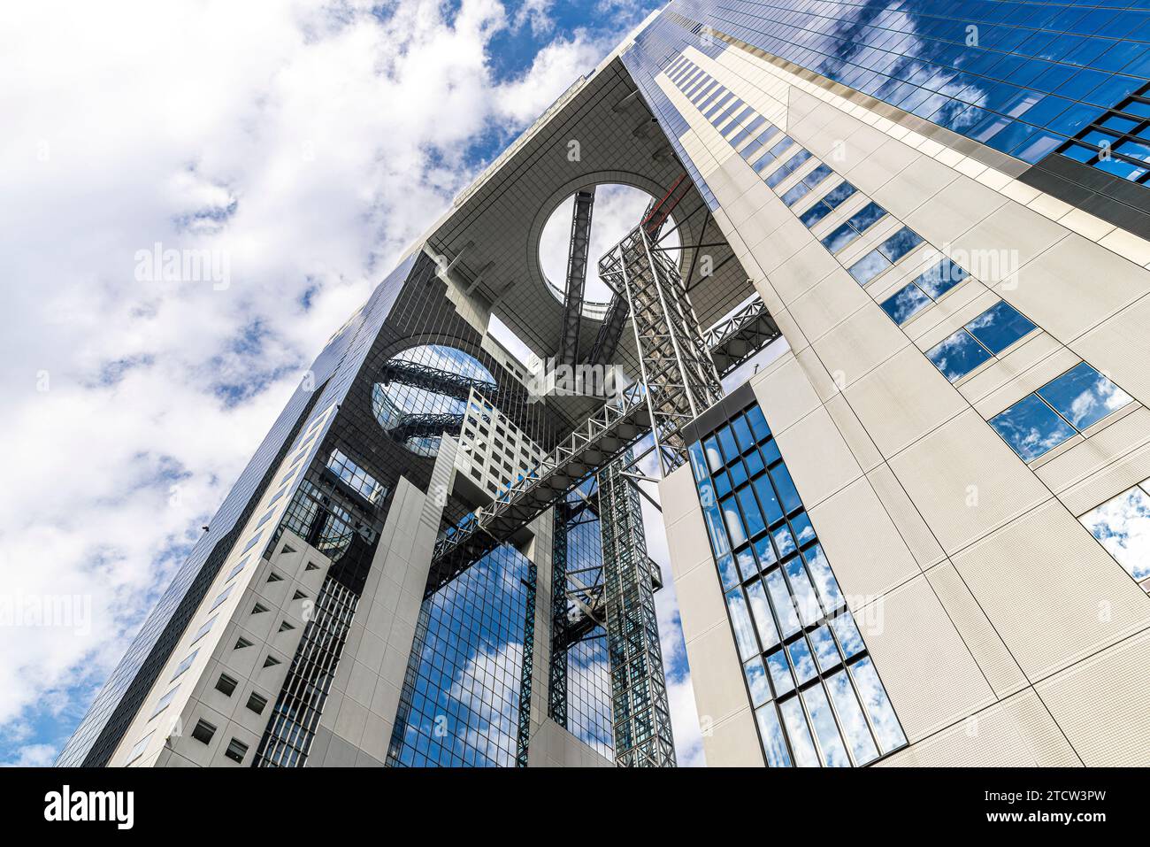 Sky building hi-res stock photography and images - Alamy