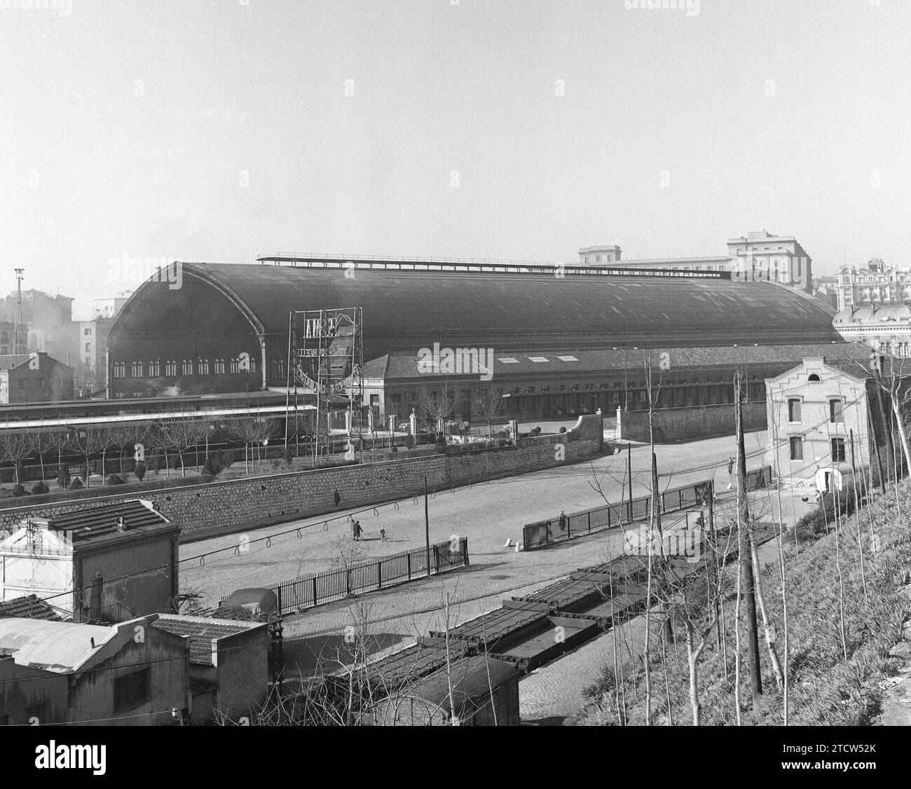ESTACION DE ATOCHA - FOTOGRAFIA EN BLANCO Y NEGRO - AÑOS 60. Location ...