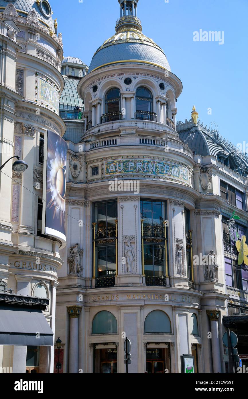 Galerie Lafayette, interiors, Paris: beauty shops and branded windows ...