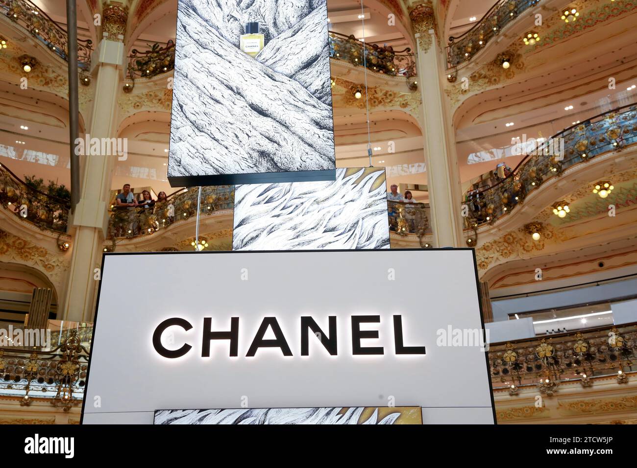 Galeries lafayette fashion show paris hi-res stock photography and ...