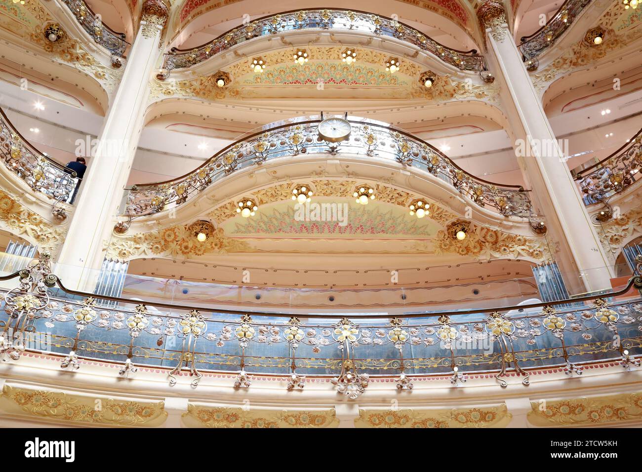 Galerie Lafayette, interiors, Paris: beauty shops and branded windows ...