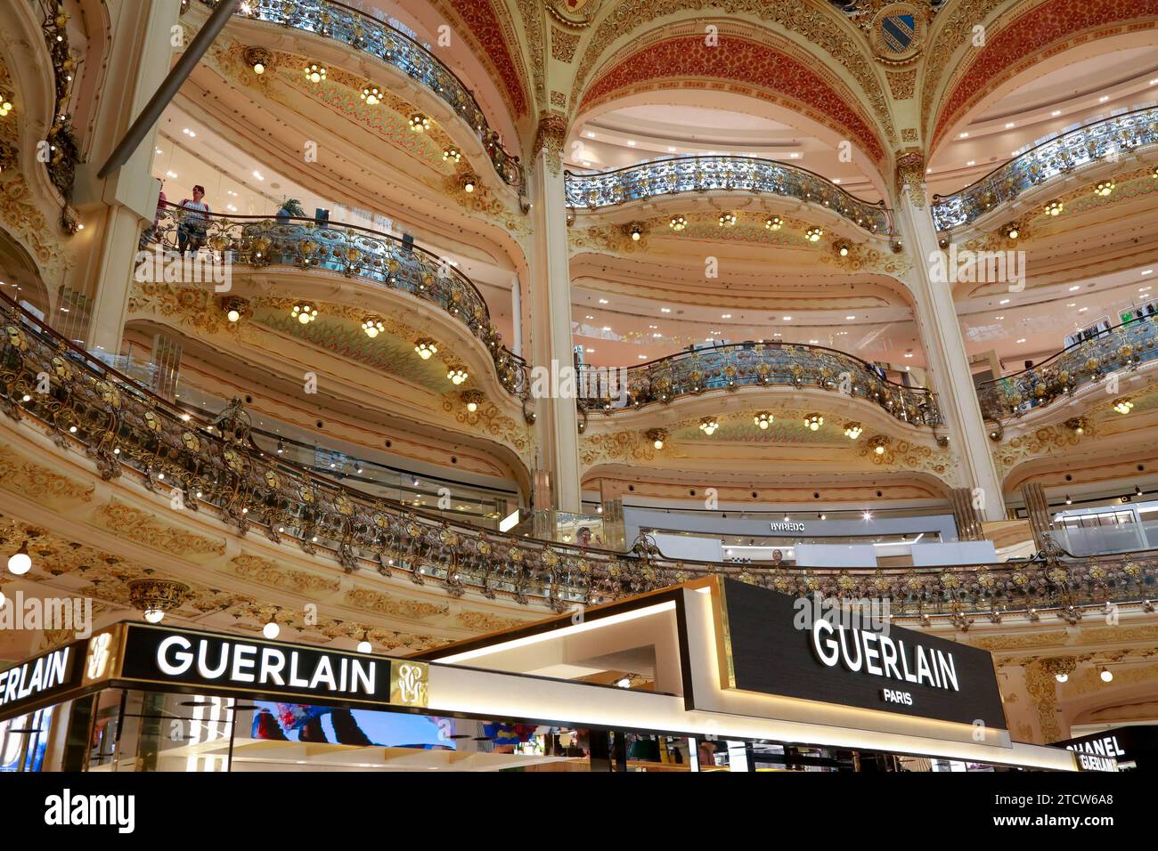 Galerie Lafayette, interiors, Paris: beauty shops and branded windows ...