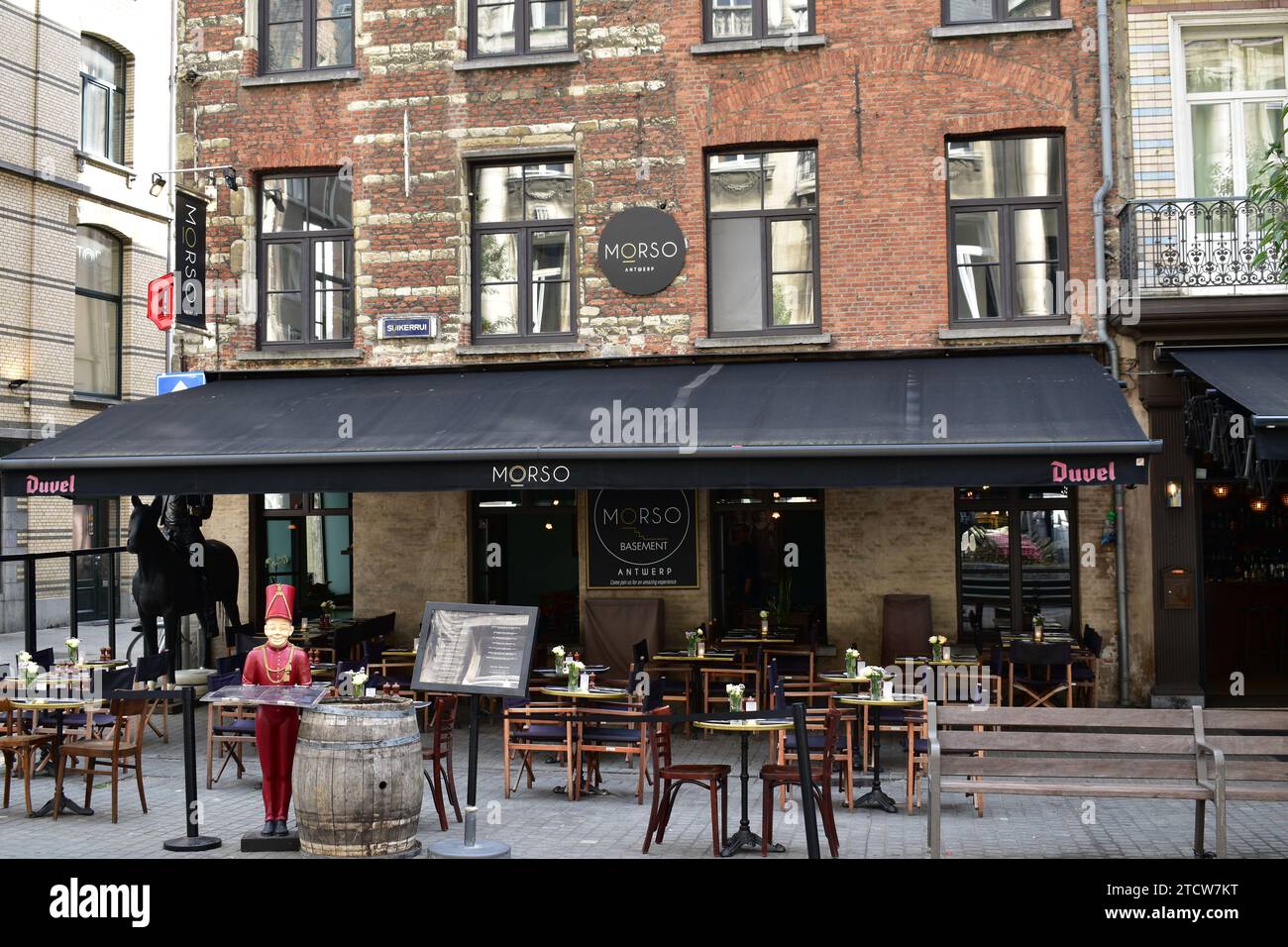 Restaurant front entrance outside exterior hi-res stock photography and ...