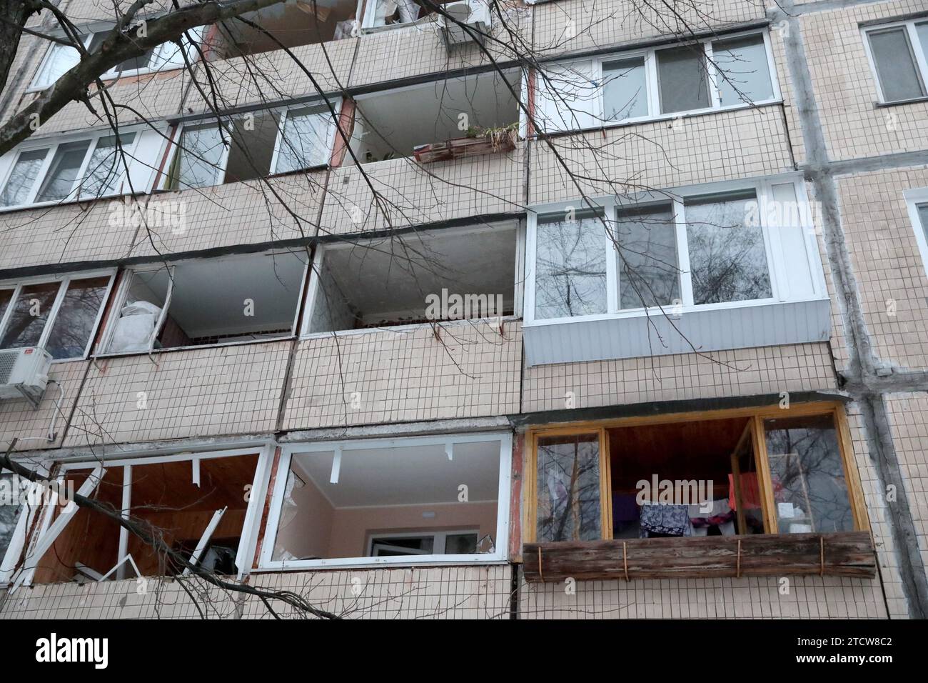 Non Exclusive: KYIV, UKRAINE - DECEMBER 13, 2023 - An apartment block ...