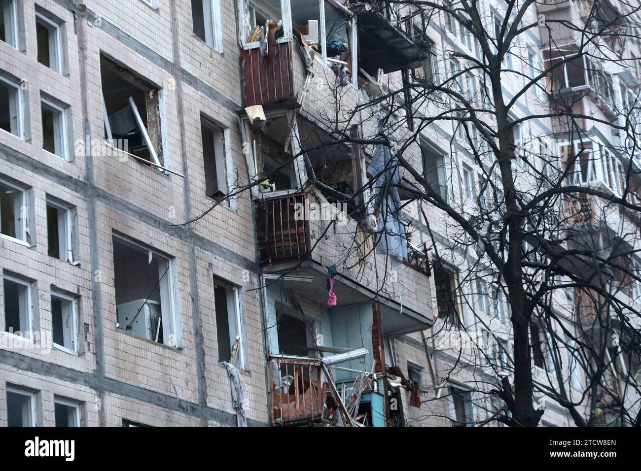 Non Exclusive: KYIV, UKRAINE - DECEMBER 13, 2023 - An apartment block ...