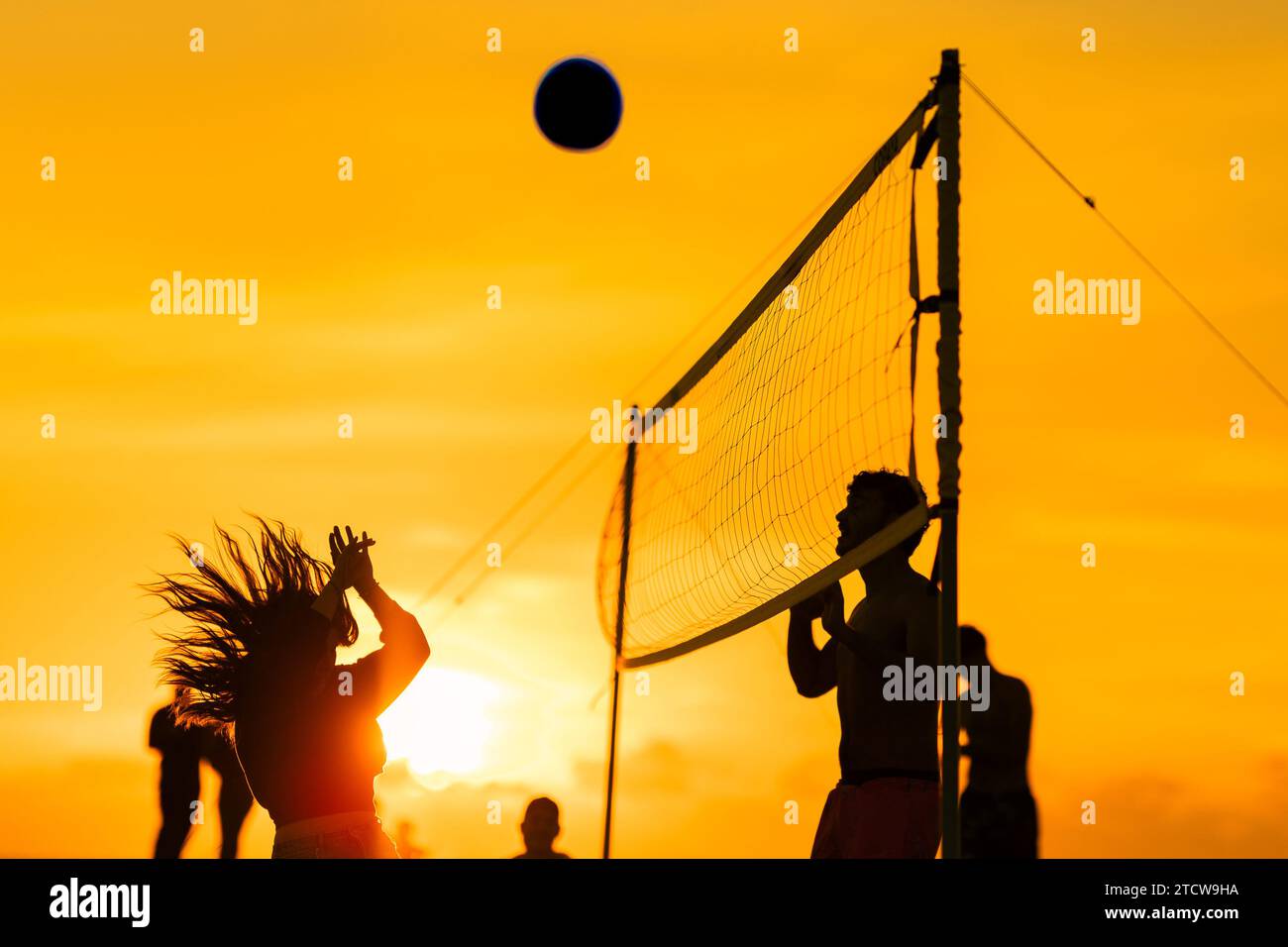 Group people plays water hi-res stock photography and images - Alamy