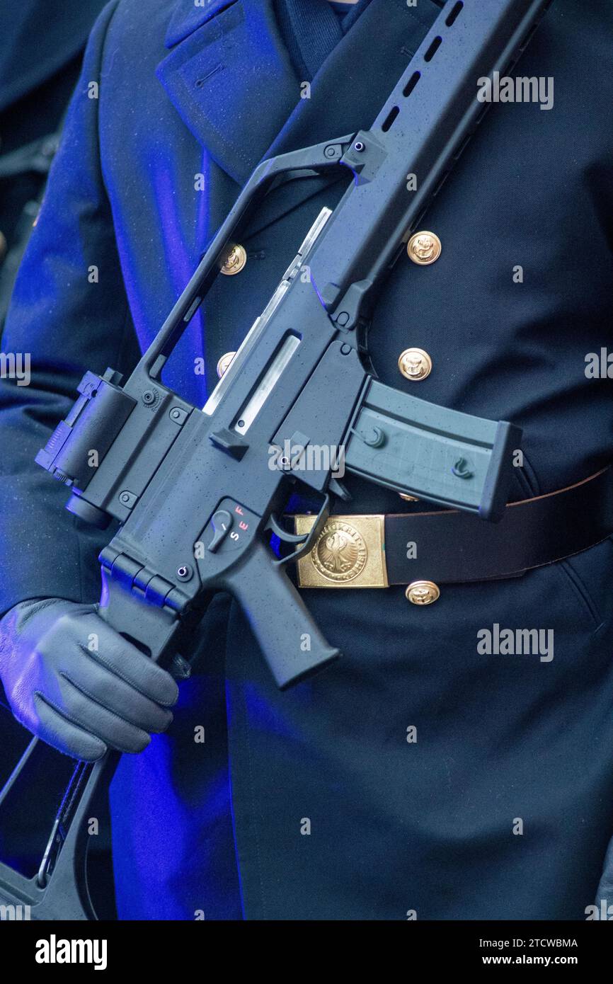 Stralsund, Germany. 14th Dec, 2023. A Bundeswehr recruit takes part in ...