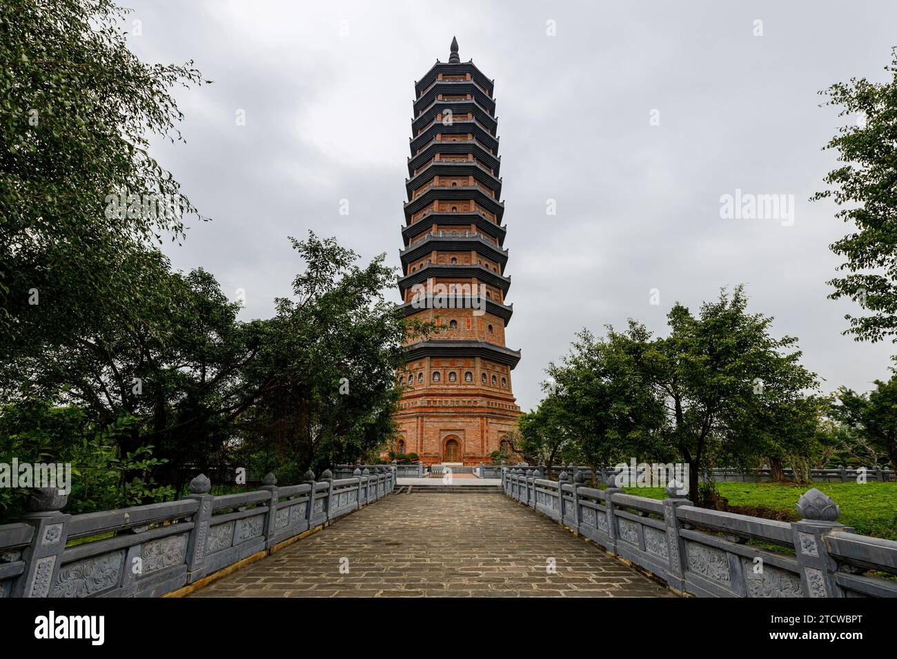 Temple halong bay vietnam unesco hi-res stock photography and images ...