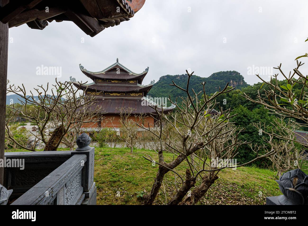 Temple halong bay vietnam unesco hi-res stock photography and images ...