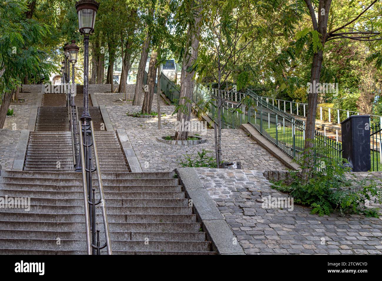 The stairs of the rue Foyatier which ascend 222 steps to the Sacré-Cœur ...