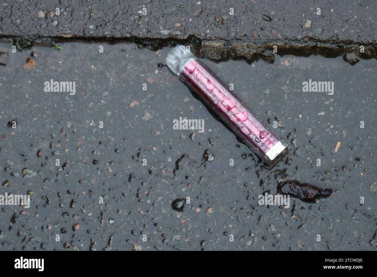 Windsor, Berkshire, UK. 14th December, 2023. Discarded vaping ...