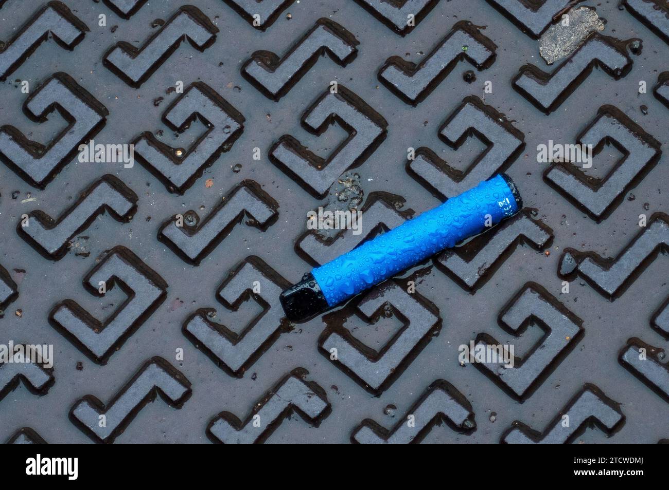 Windsor, Berkshire, UK. 14th December, 2023. Discarded vaping ...