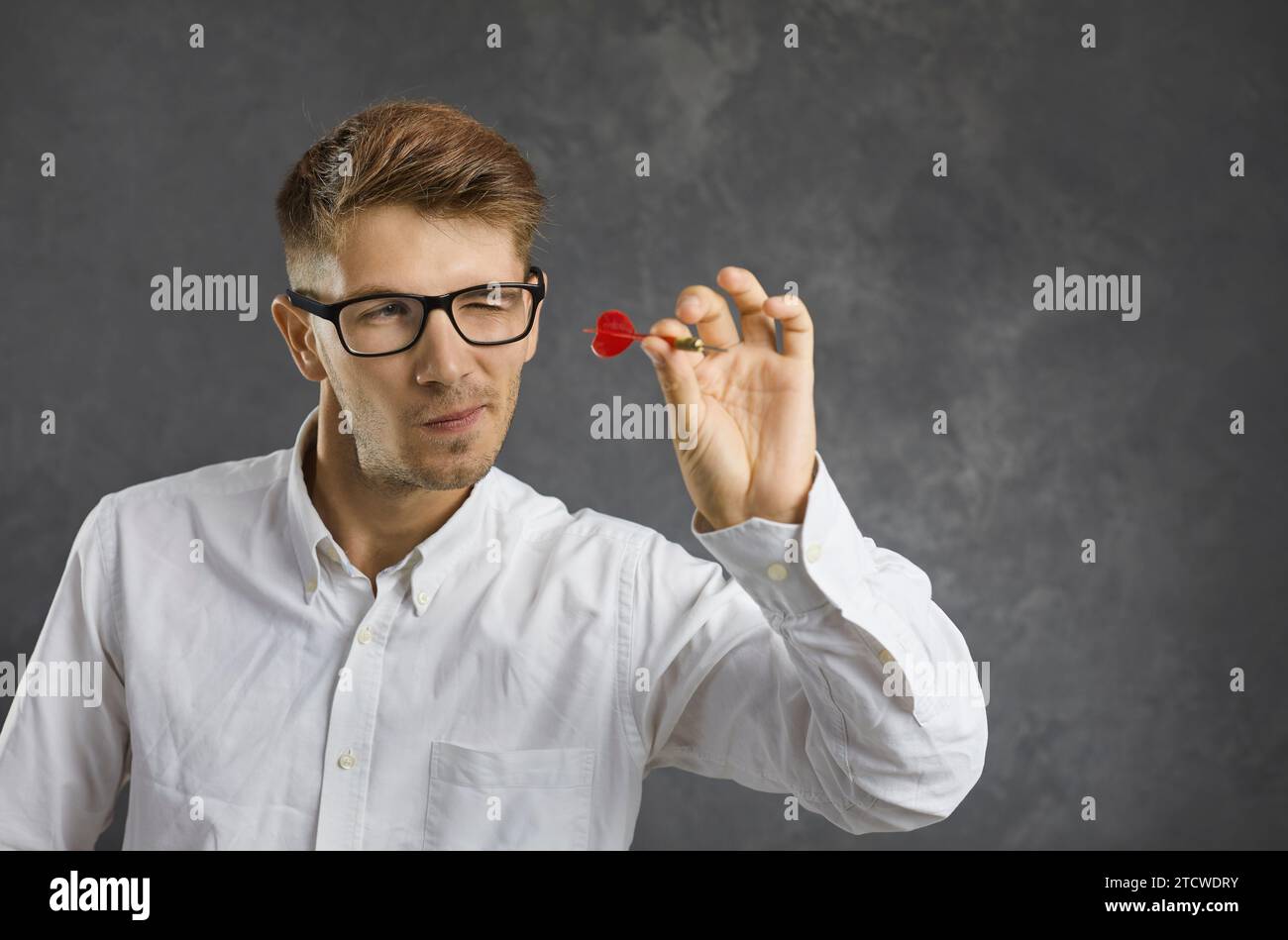 Throwing darts hi-res stock photography and images - Alamy