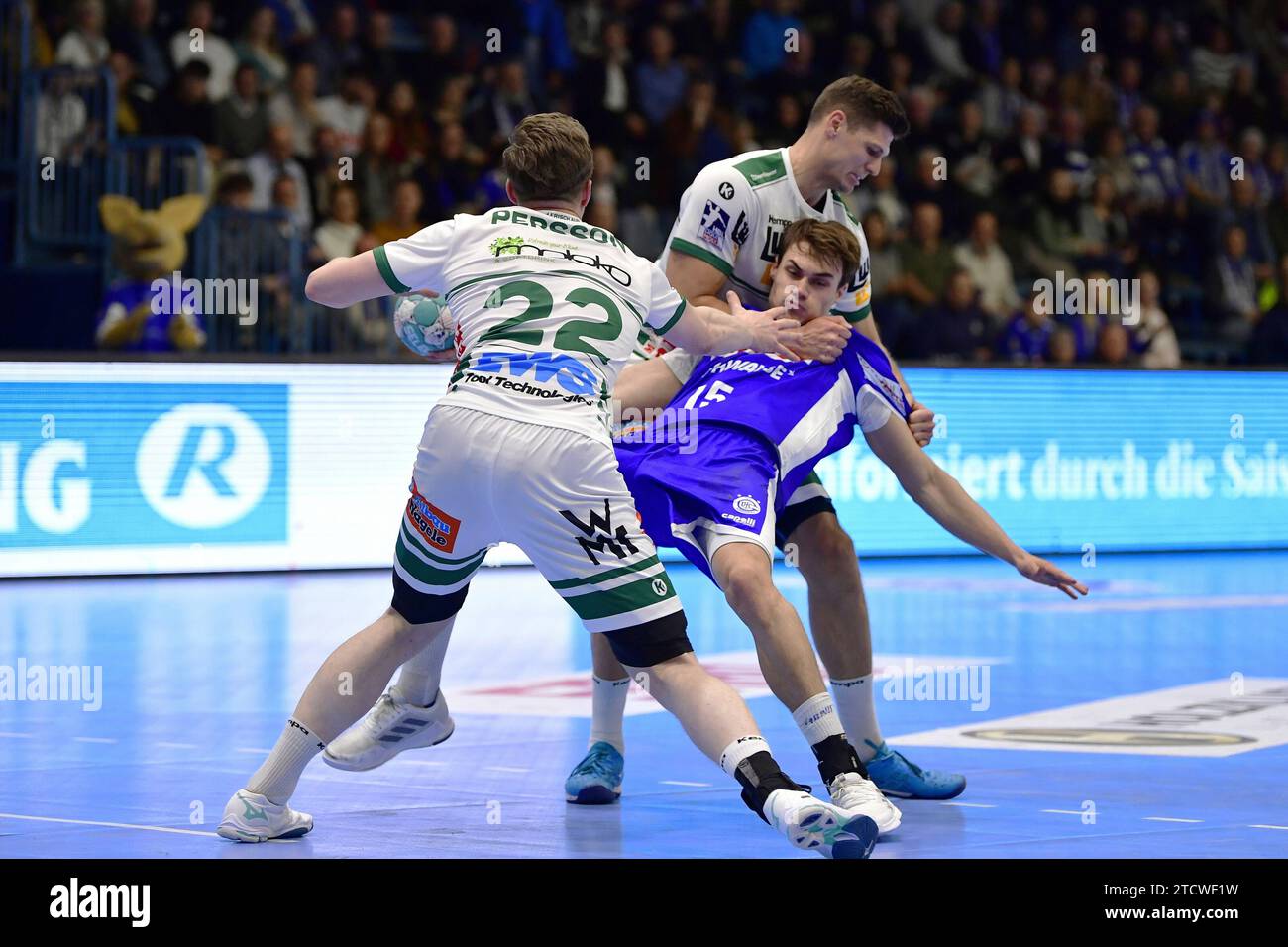 Gummersbach, Deutschland. 13th Dec, 2023. Erik Persson (Frisch Auf ...