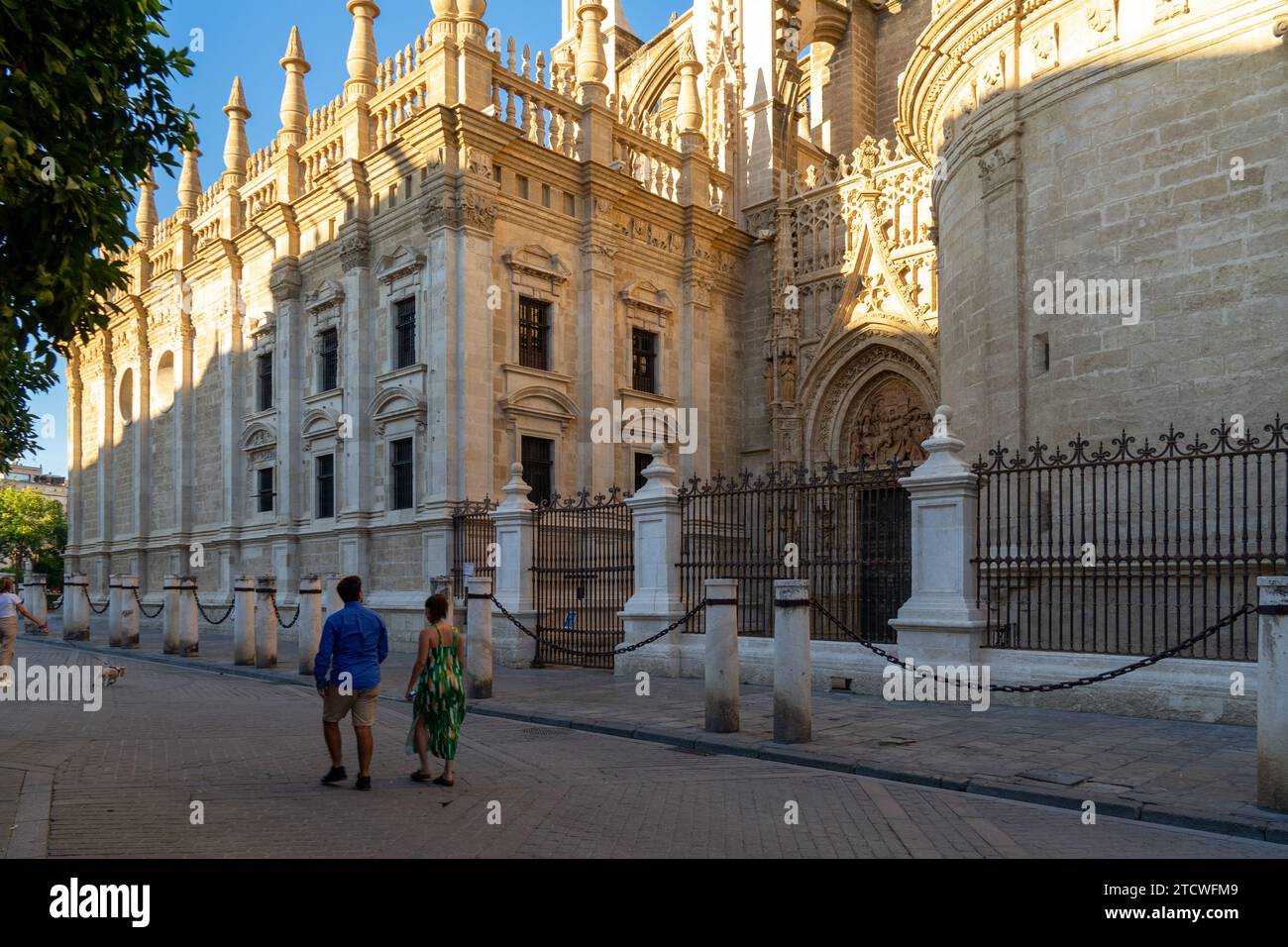 Streets of seville hi-res stock photography and images - Alamy