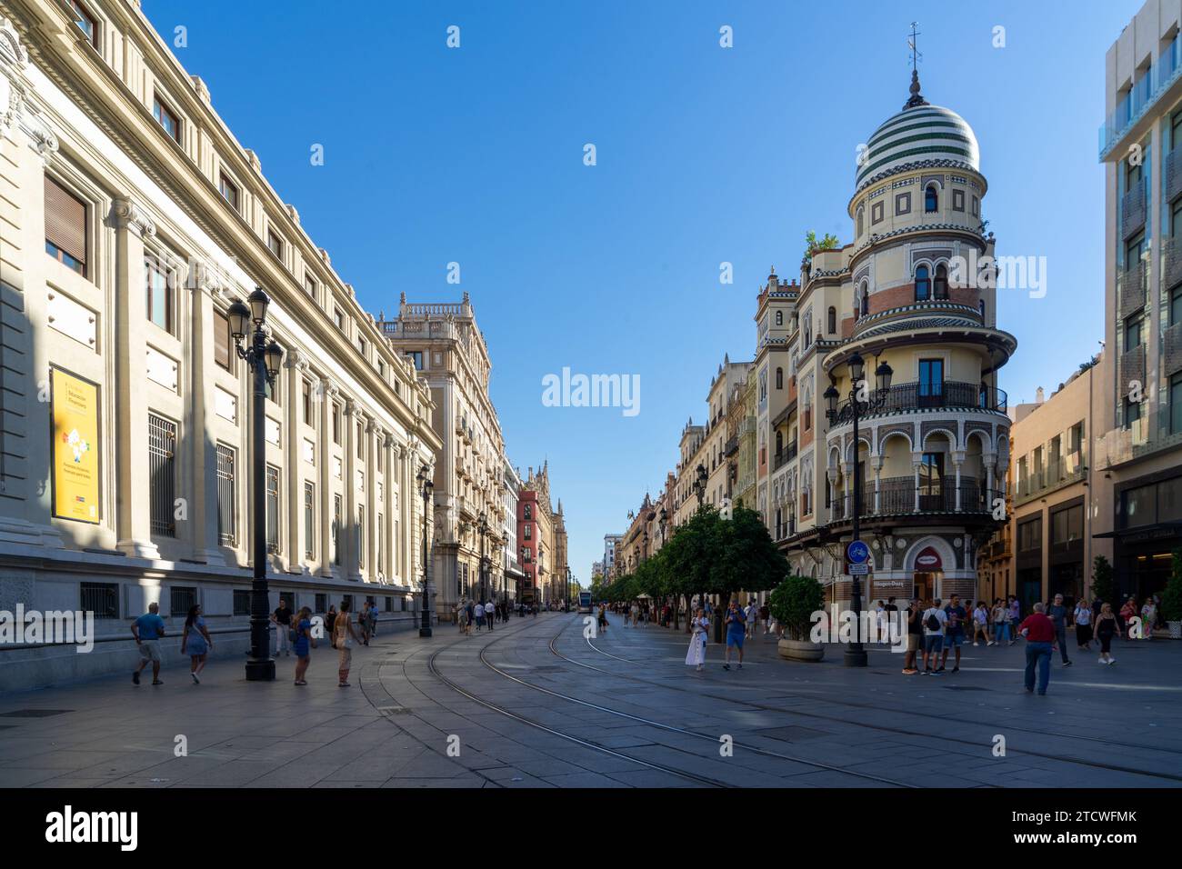 Streets of seville hi-res stock photography and images - Alamy