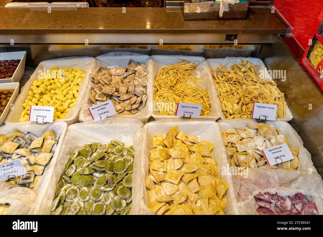 Grocery store window hi-res stock photography and images - Alamy