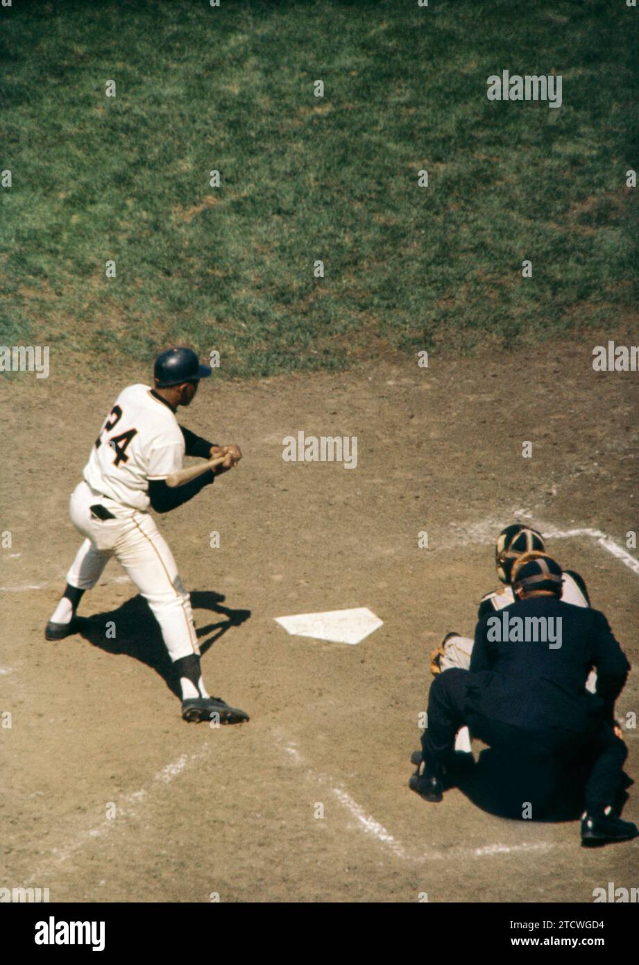 SAN FRANCISCO, CA - MAY 2: Willie Mays #24 of the San Francisco Giants ...