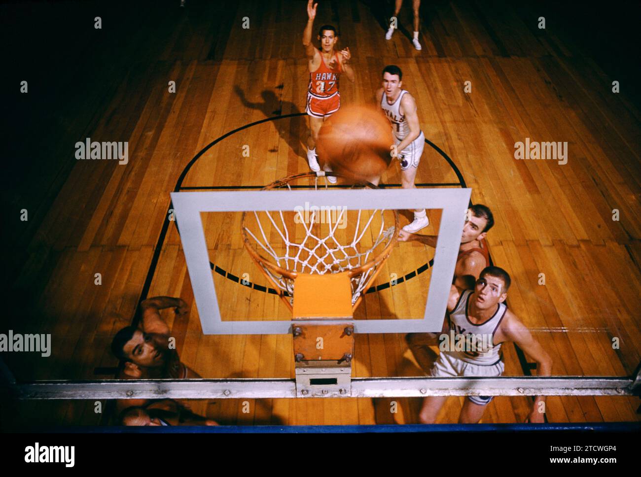 CINCINNATI, OH - NOVEMBER 2: Med Park #17 of the St. Louis Hawks shoots ...