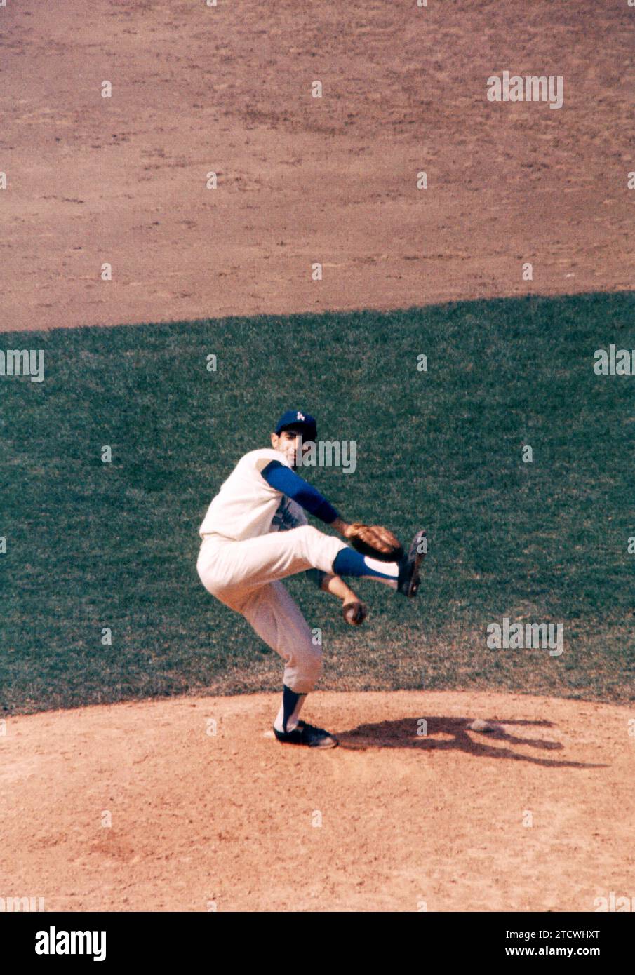LOS ANGELES, CA - JUNE 11: Pitcher Sandy Koufax #32 of the Los Angeles ...