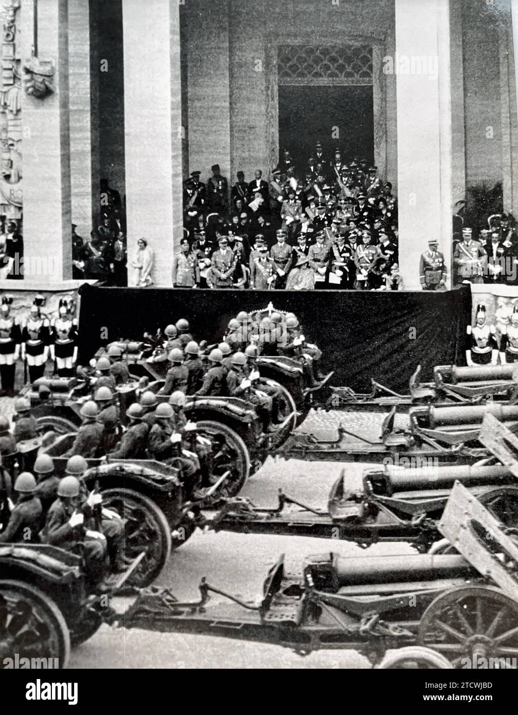 ADOLF HITLER with Benito Mussolini in Rome 1938 Stock Photo - Alamy