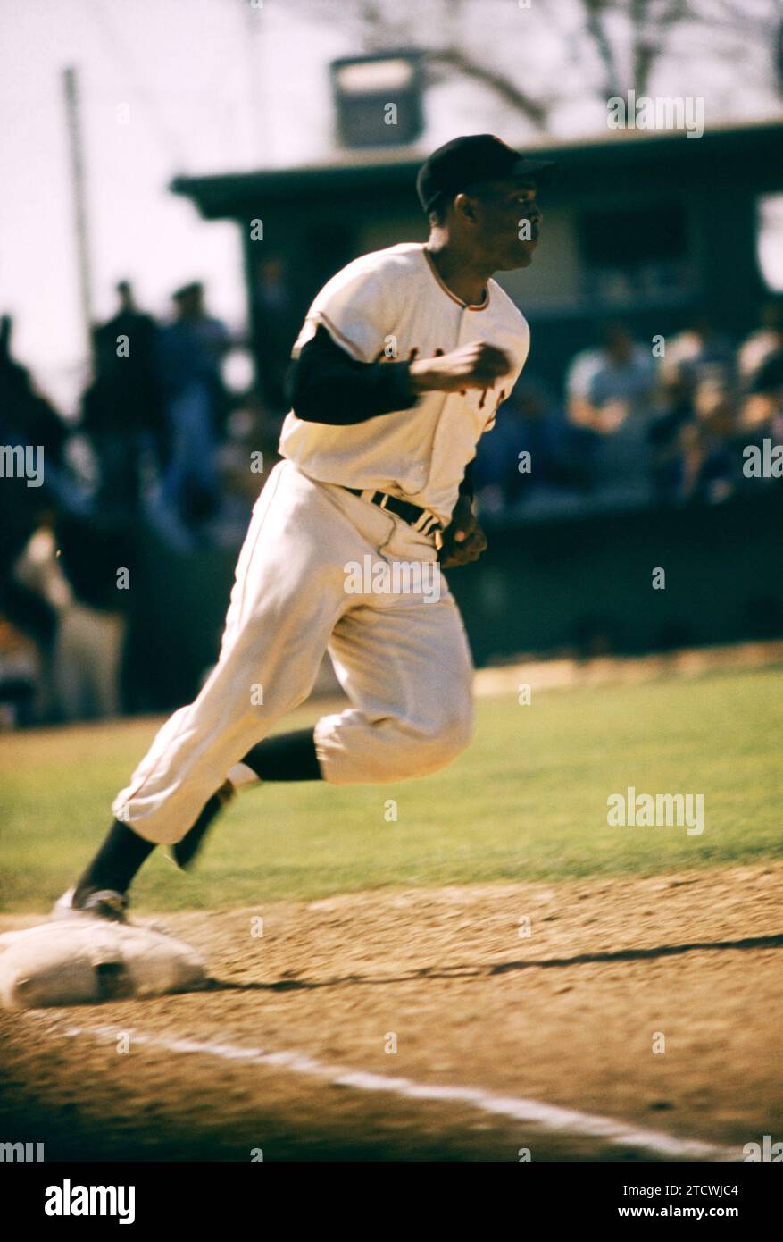 1956: Willie Mays #24 of the New York Giants rounds firstbase during an ...