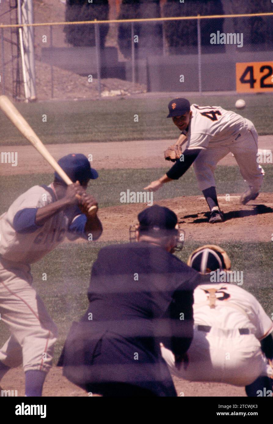 SAN FRANCISCO, CA - MAY 30, 1960: Pitcher Mike McCormick #40 of the San ...
