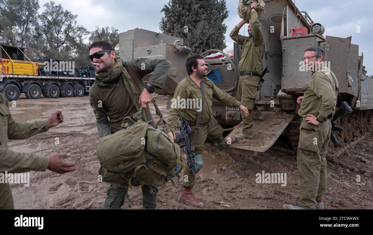 Southern Israel, Israel. 14th Dec, 2023. Israeli IDF reserve infantry ...