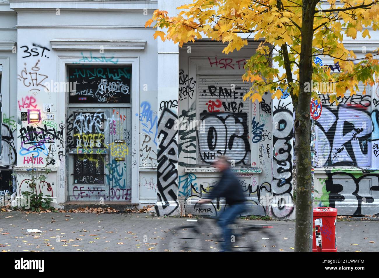 Graffiti on a building in the Schanzenviertel in Hamburg Stock Photo ...
