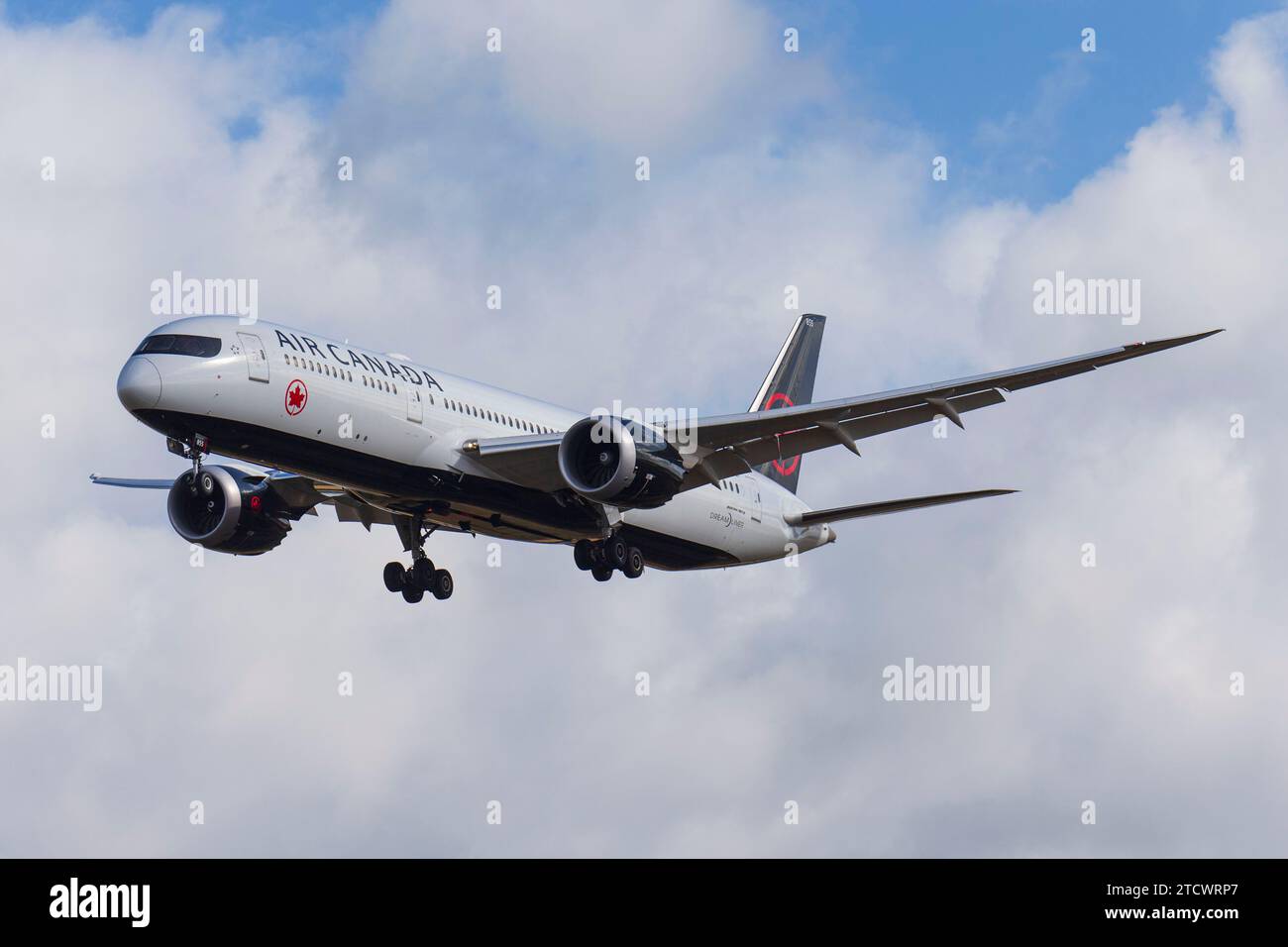 Air Canada, Boeing 787-9 Dreamliner Arriving at Edinburgh Airport in ...