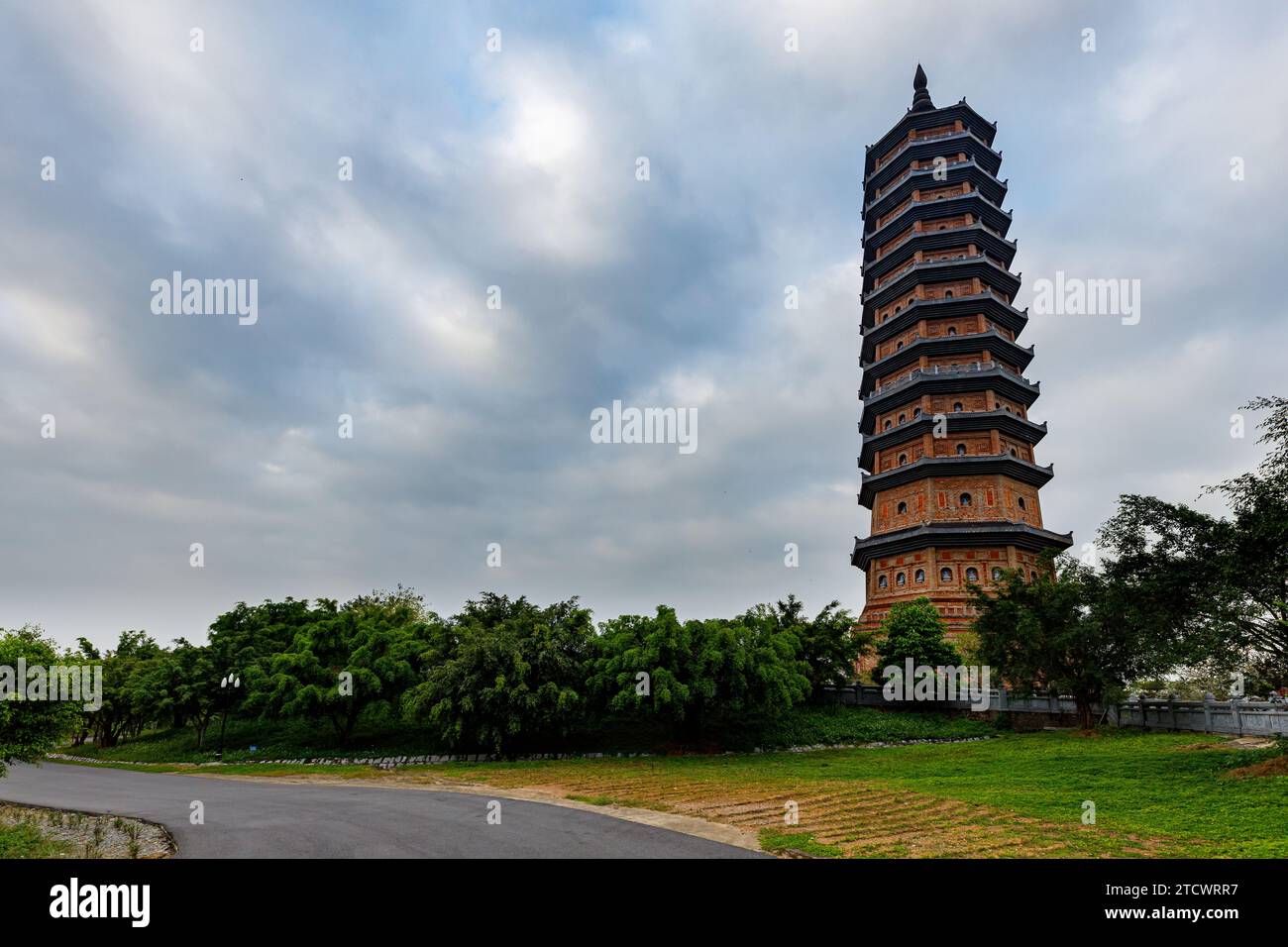 Temple halong bay vietnam unesco hi-res stock photography and images ...