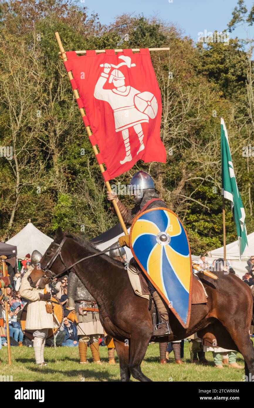 Norman knight on horseback dressed in medieval armour hi-res stock ...