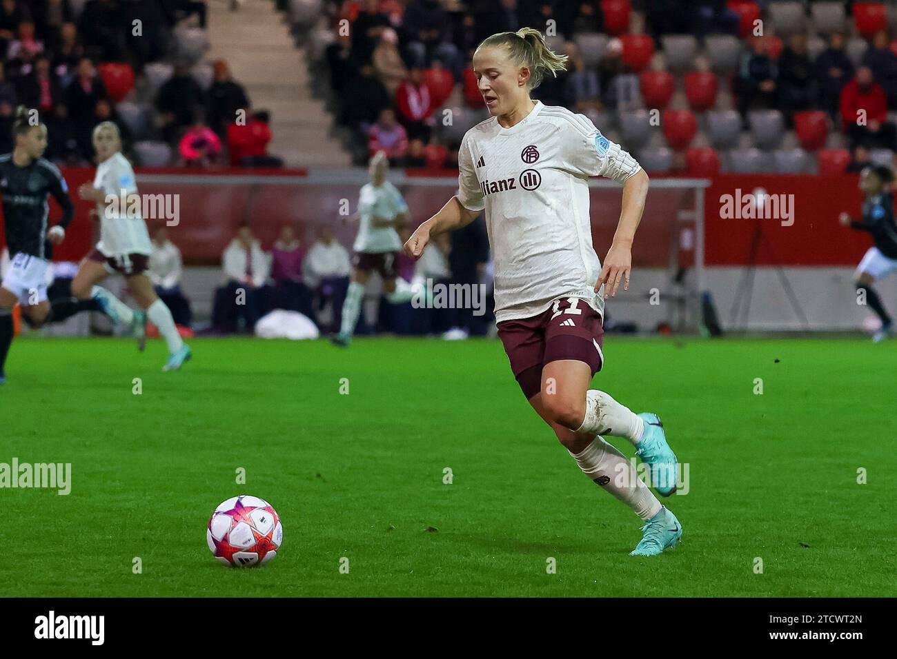 Muenchen, Deutschland. 14th Dec, 2023. Lea Schueller (FC Bayern ...