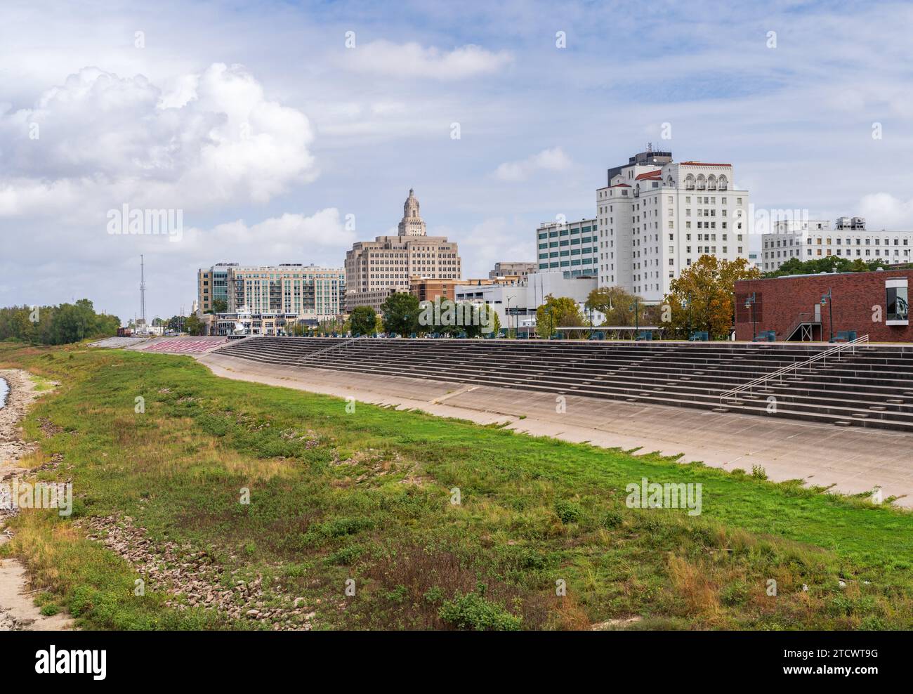 Low water in the Mississippi river exposes river bank by riverwalk in ...