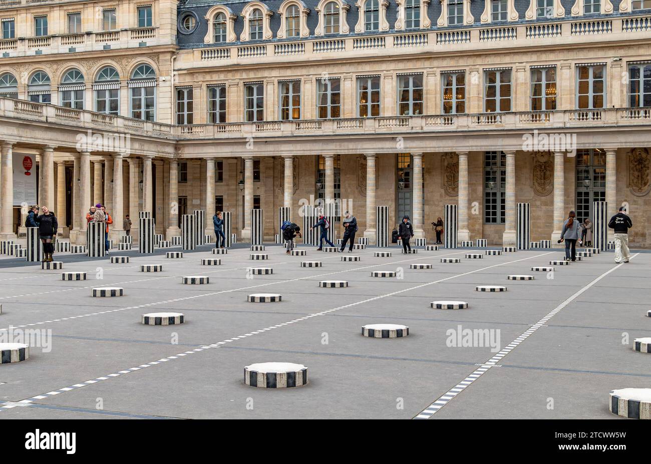 The inner courtyard, Cour d'Honneur, at The Palais Royal with an art ...