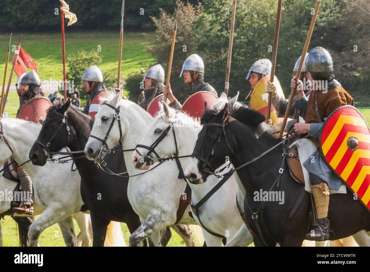 Norman knights on horseback dressed in medieval armour hi-res stock ...