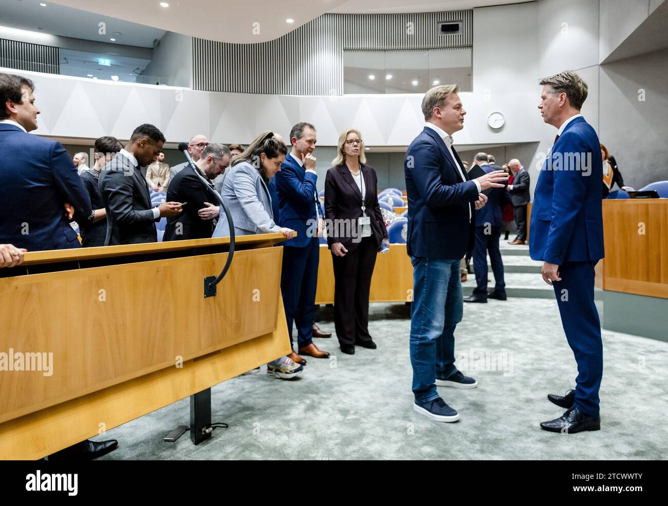 THE HAGUE - Martin Bosma (PVV) is congratulated by Pieter Omtzigt (NSC ...